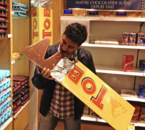 Toblerone extra large! Jumbo 4.5 kg Toblerone Bar for sale - Useless ...